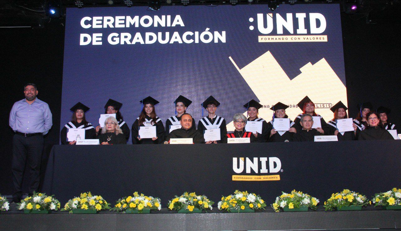 GOBIERNO DE ANA PATY PERALTA FELICITA A NUEVOS PROFESIONISTAS DE UNID ...
