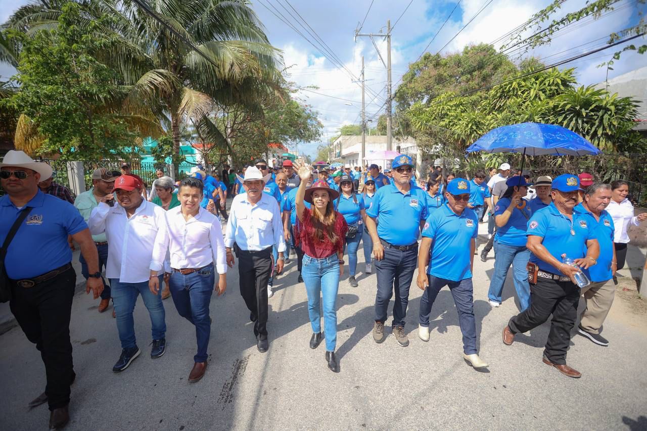 Cientos de bonfileños participaron eneste desfile que marca la ...